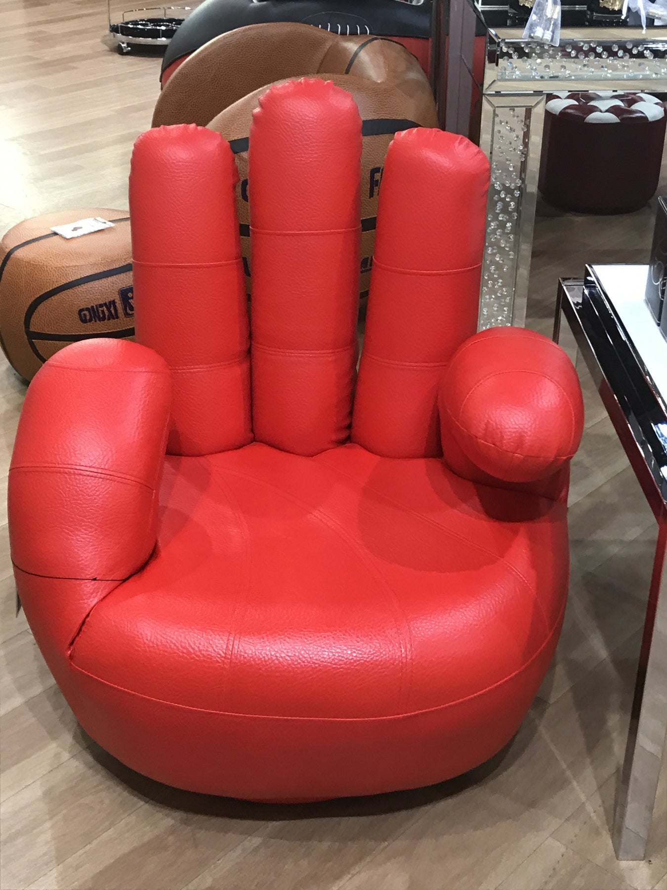 Duck Hand Swivel Chair – Hollywood Interiors